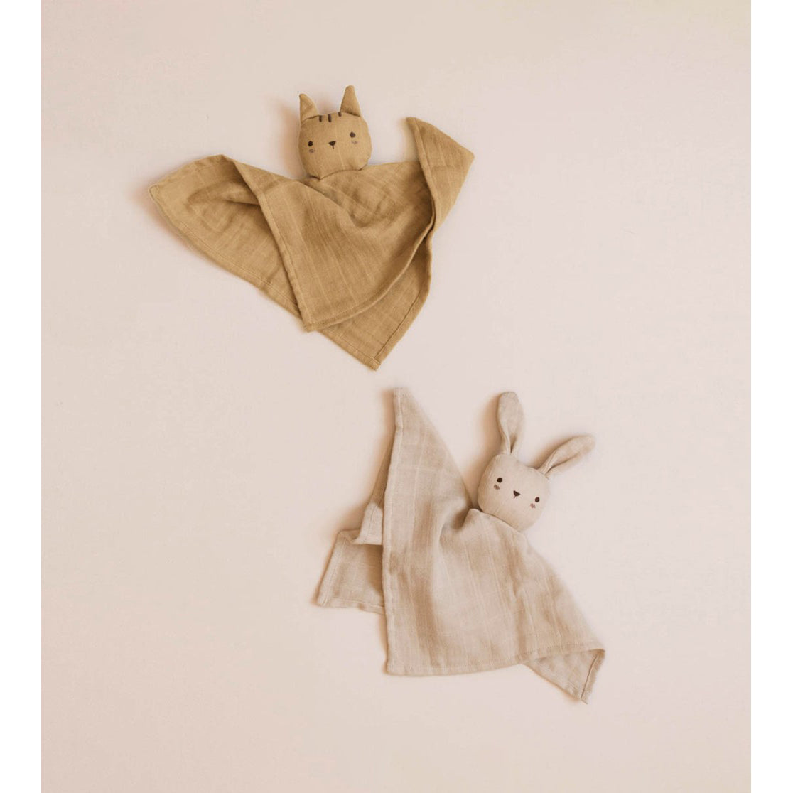 Main Sauvage Cuddle Cloth - Bunny Sand 33x33cm – Petit Bazaar