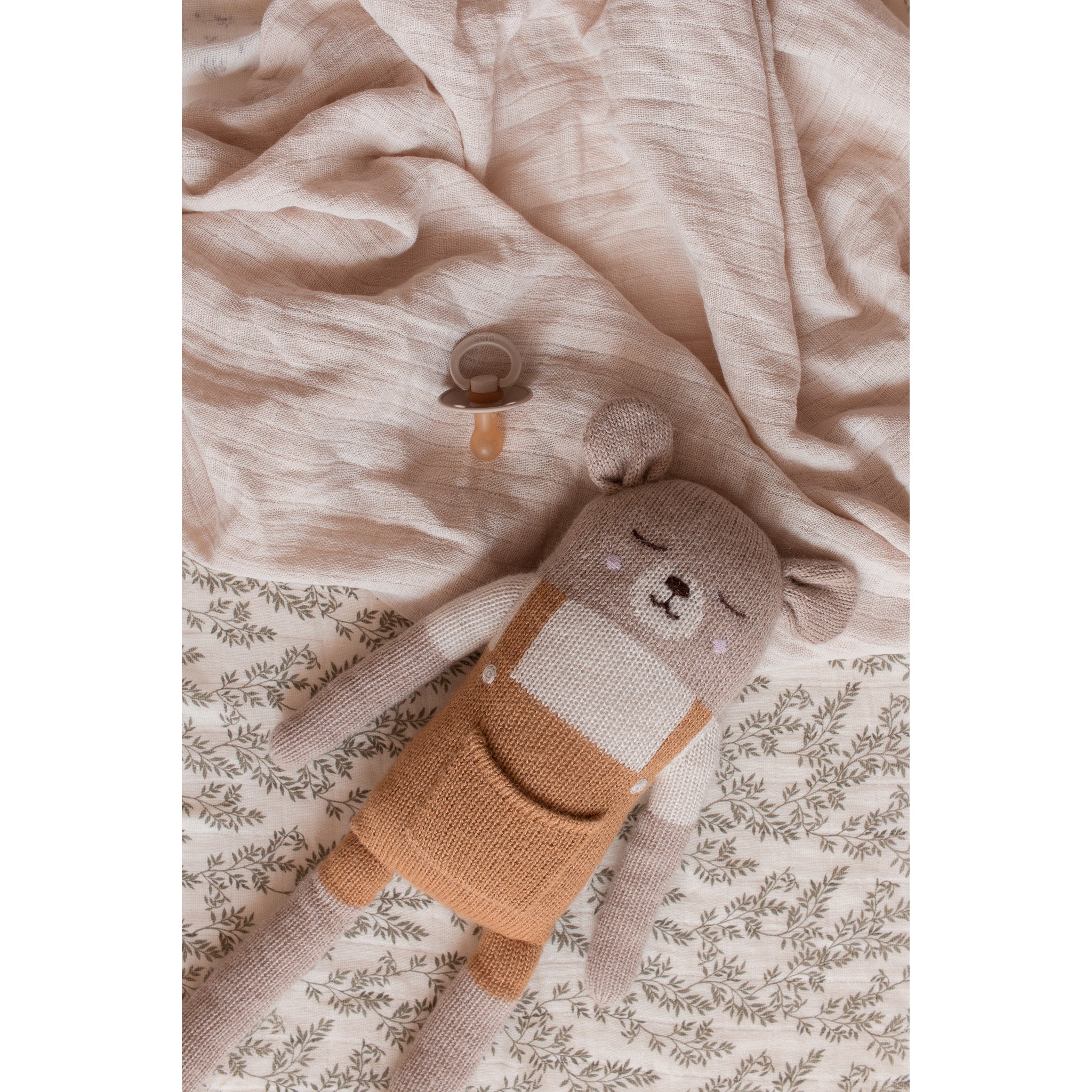 Main Sauvage Knit Toy - Big Teddy - Mustard Overalls – Petit Bazaar